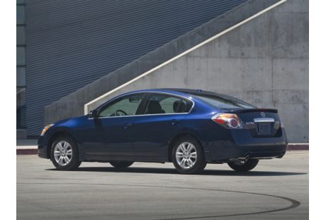 2010 Nissan Altima MPG, Price, Reviews & Photos | NewCars.com