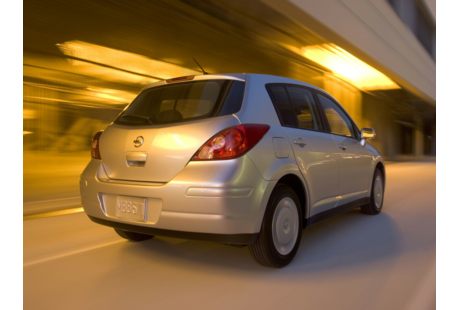 2010 Nissan Versa MPG, Price, Reviews & Photos | NewCars.com